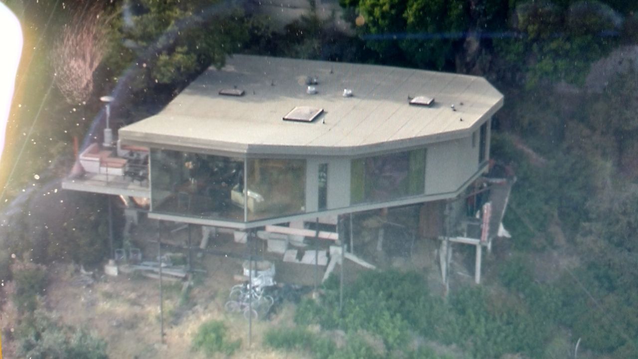 Inside Harry Bosch’s House from "Bosch" (Location & Inside) - Corby Homes