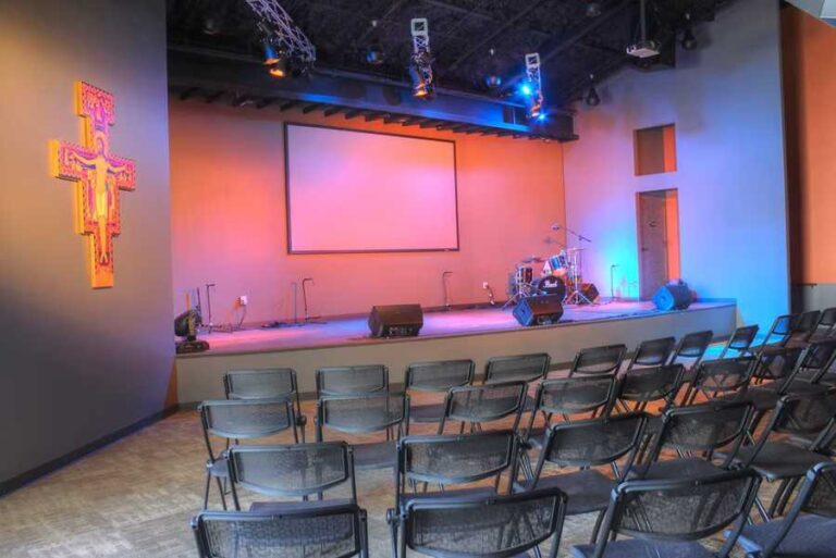 16 Creative Youth Group Room Ideas - Corby Homes