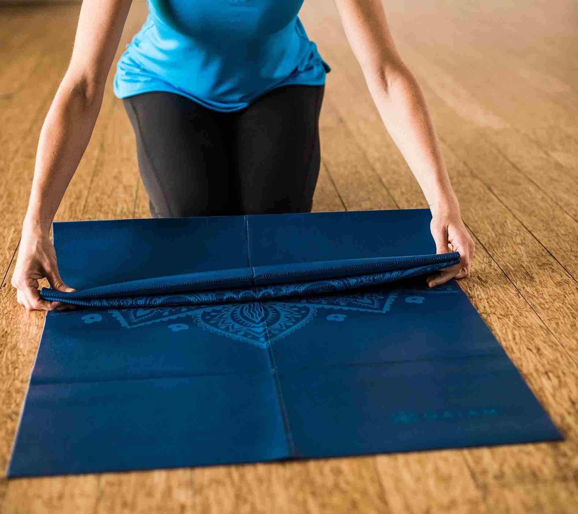 16 Small Home Yoga Room Ideas Using Minimal Furniture and Decor - Corby ...