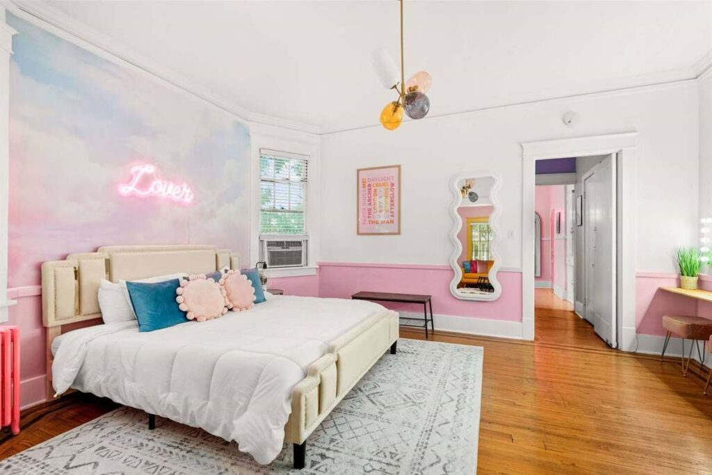 16 Taylor Swift Room Ideas With Vintage, Glam, And Pastel Touches ...