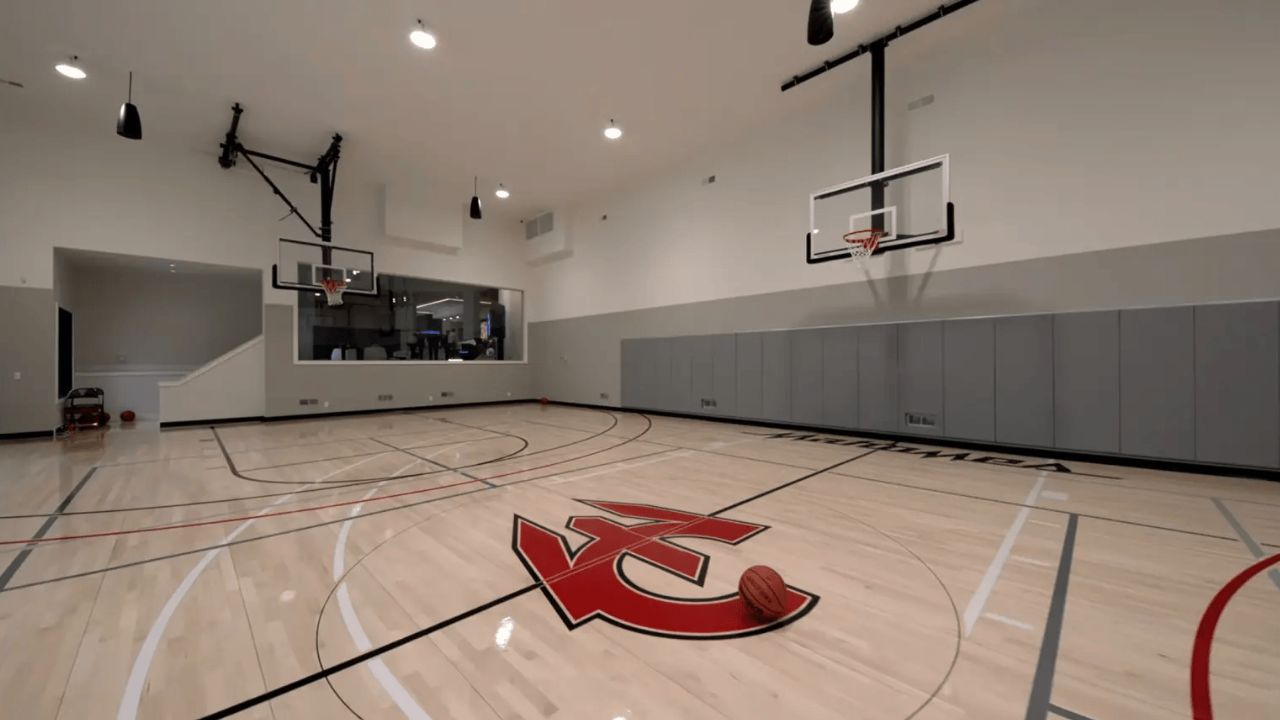 Patrick Mahomes House Tour: Inside the $8M NFL Star's Lavish Mansion ...