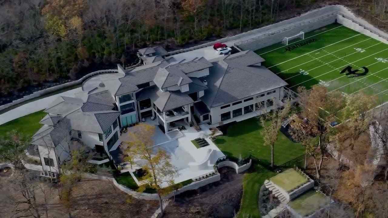 Patrick Mahomes House Tour: Inside the $8M NFL Star's Lavish Mansion ...