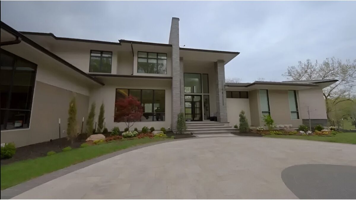 Patrick Mahomes House Tour: Inside the $8M NFL Star's Lavish Mansion ...